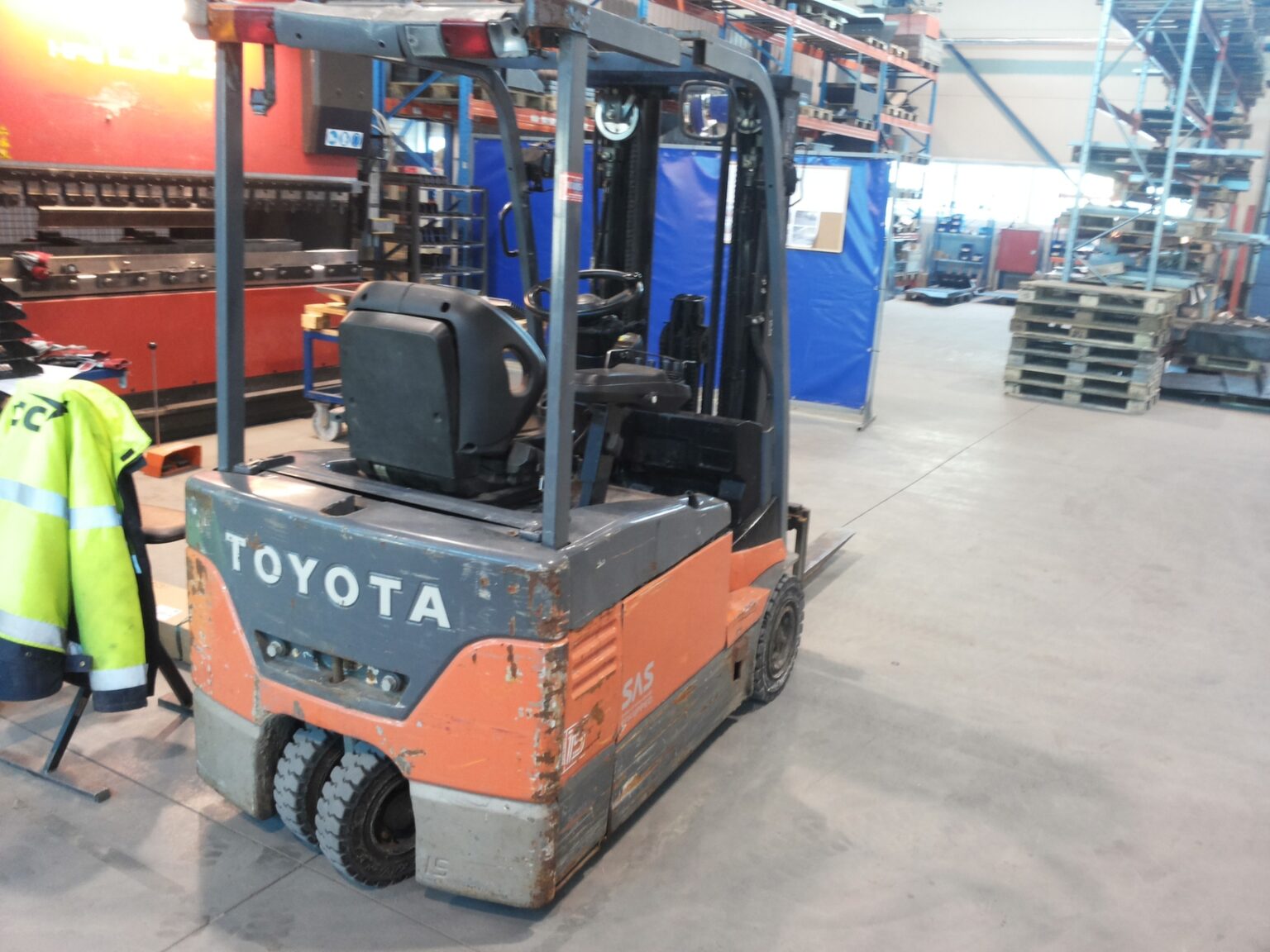 Toyota 7FBEF15 kolme rattaga elektritõstuk (142) - Tõstukite müük, rent ...