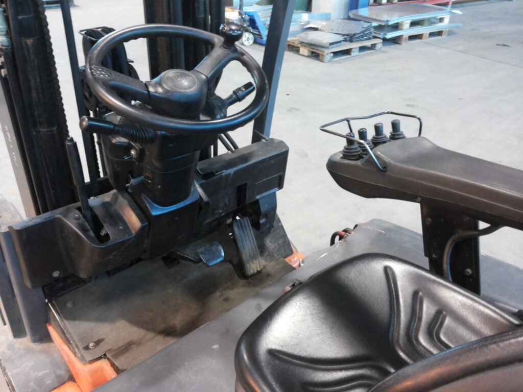 Toyota 7FBEF15 kolme rattaga elektritõstuk (142) - Tõstukite müük, rent ...